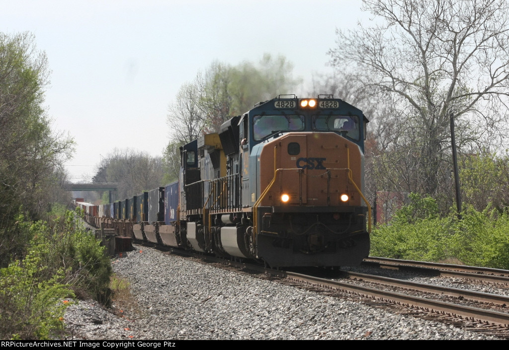 CSX 4828 and train Q034